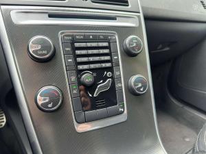 Black Volvo XC60 2011 in Vilnius, with an engine capacity of 1.98 L and mileage of 289 thousand km for 9499 €, photo 23 on AUTOMOTO.COM.LV