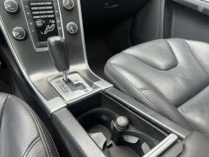 Black Volvo XC60 2011 in Vilnius, with an engine capacity of 1.98 L and mileage of 289 thousand km for 9499 €, photo 24 on AUTOMOTO.COM.LV
