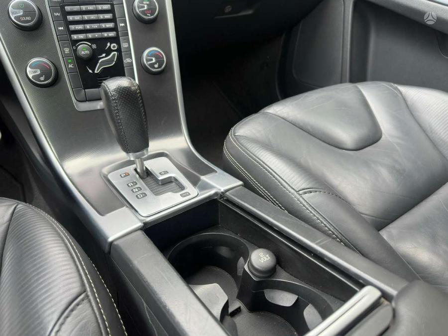 Black Volvo XC60 2011 in Vilnius, with an engine capacity of 1.98 L and mileage of 289 thousand km for 9499 €, photo 24 on AUTOMOTO.COM.LV