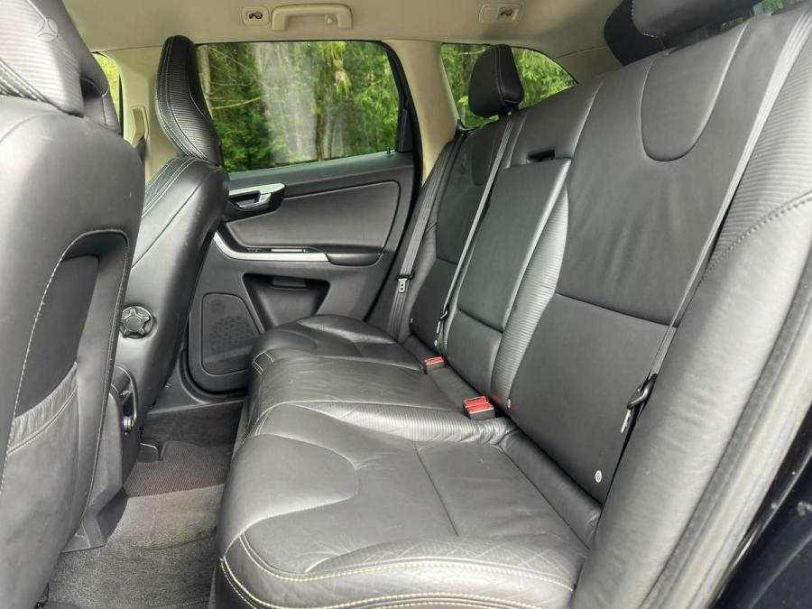Black Volvo XC60 2011 in Vilnius, with an engine capacity of 1.98 L and mileage of 289 thousand km for 9499 €, photo 27 on AUTOMOTO.COM.LV