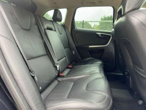 Black Volvo XC60 2011 in Vilnius, with an engine capacity of 1.98 L and mileage of 289 thousand km for 9499 €, photo 28 on AUTOMOTO.COM.LV