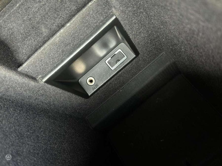 Black Volvo XC60 2011 in Vilnius, with an engine capacity of 1.98 L and mileage of 289 thousand km for 9499 €, photo 35 on AUTOMOTO.COM.LV