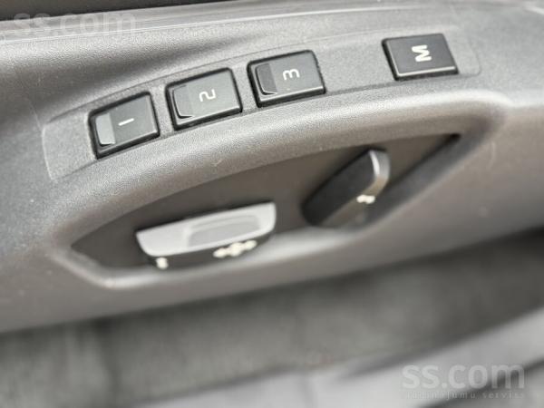 Black Volvo XC60 2011 in Riga, with an engine capacity of 2.00 L and mileage of 308 thousand km for 8500 €, photo 7 on AUTOMOTO.COM.LV