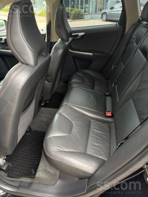 Melns Volvo XC60 2011 Rīga, ar dzinēja tilpumu 2.40 L un nobraukumu 251 tūkst. km par 7600 €, foto 12 vietnē AUTOMOTO.COM.LV