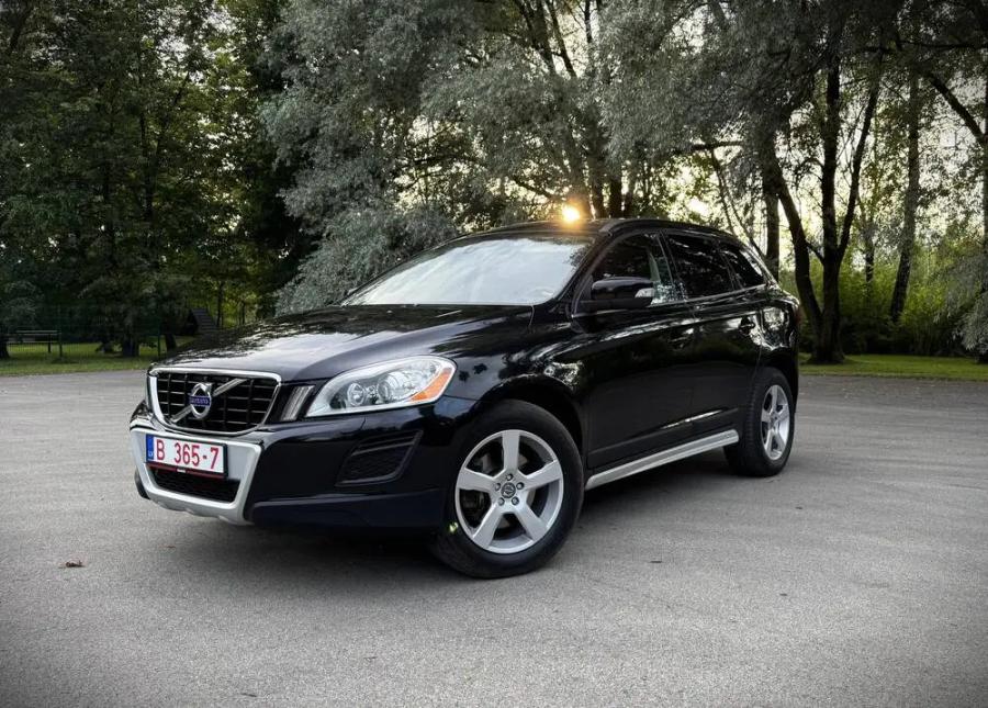 Black Volvo XC60 2011 in Jurmala, with an engine capacity of 2.40 L and mileage of 261 thousand km for 9995 €, photo 1 on AUTOMOTO.COM.LV