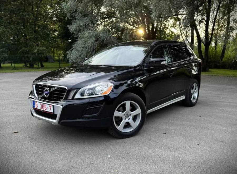 Black Volvo XC60 2011 in Jurmala, with an engine capacity of 2.40 L and mileage of 261 thousand km for 9995 €, photo 3 on AUTOMOTO.COM.LV