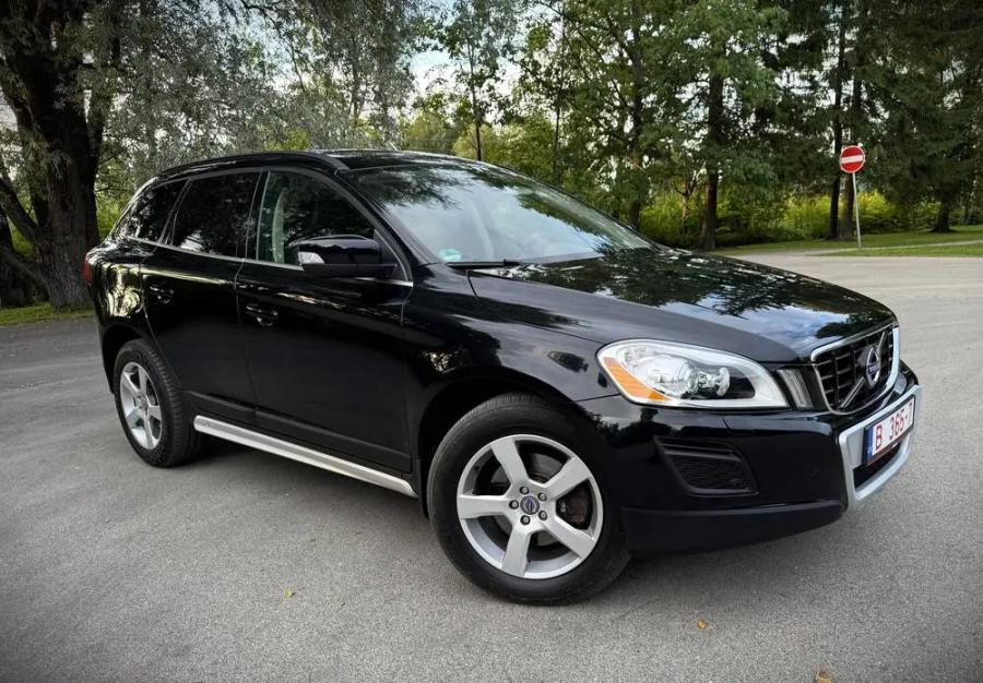 Black Volvo XC60 2011 in Jurmala, with an engine capacity of 2.40 L and mileage of 261 thousand km for 9995 €, photo 5 on AUTOMOTO.COM.LV