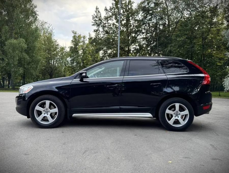Black Volvo XC60 2011 in Jurmala, with an engine capacity of 2.40 L and mileage of 261 thousand km for 9995 €, photo 6 on AUTOMOTO.COM.LV