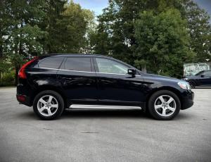 Black Volvo XC60 2011 in Jurmala, with an engine capacity of 2.40 L and mileage of 261 thousand km for 9995 €, photo 7 on AUTOMOTO.COM.LV