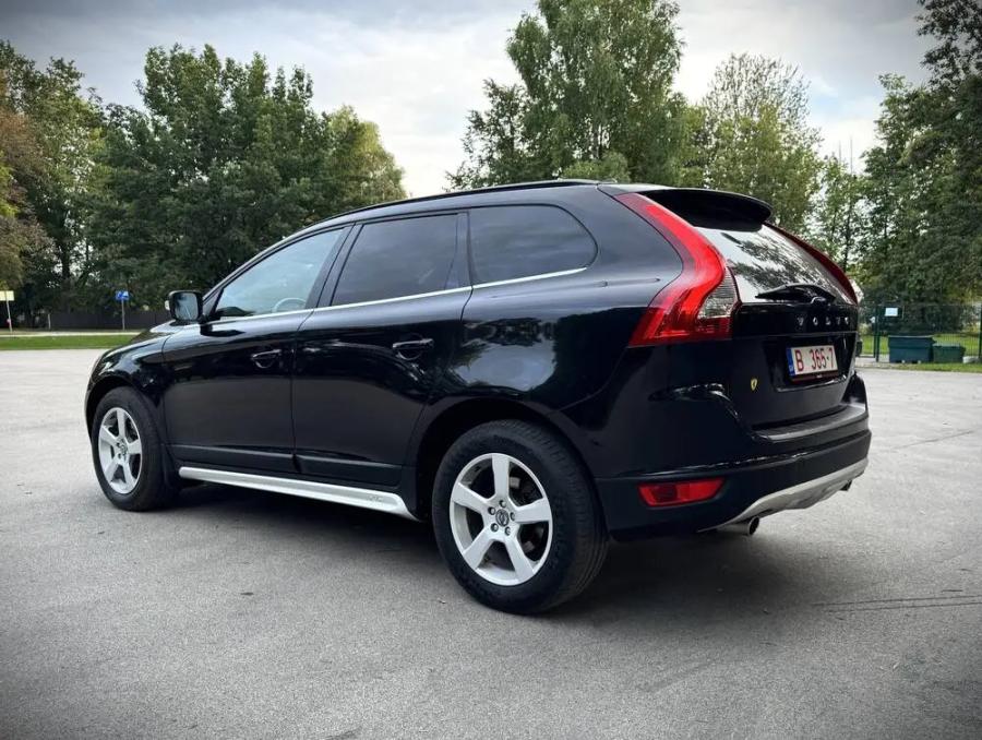 Black Volvo XC60 2011 in Jurmala, with an engine capacity of 2.40 L and mileage of 261 thousand km for 9995 €, photo 9 on AUTOMOTO.COM.LV