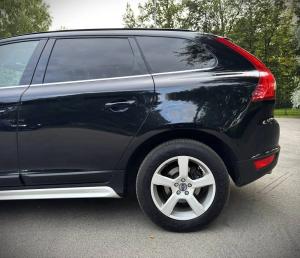 Black Volvo XC60 2011 in Jurmala, with an engine capacity of 2.40 L and mileage of 261 thousand km for 9995 €, photo 10 on AUTOMOTO.COM.LV
