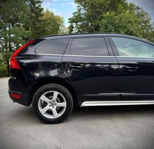 Black Volvo XC60 2011 in Jurmala, with an engine capacity of 2.40 L and mileage of 261 thousand km for 9995 €, photo 13 on AUTOMOTO.COM.LV