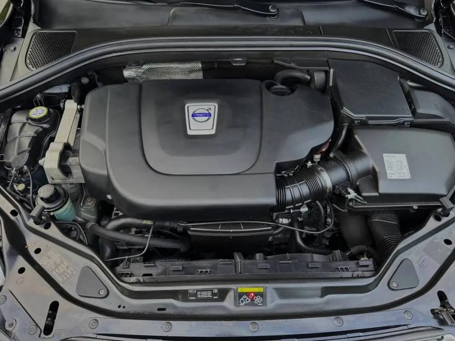Black Volvo XC60 2011 in Jurmala, with an engine capacity of 2.40 L and mileage of 261 thousand km for 9995 €, photo 21 on AUTOMOTO.COM.LV