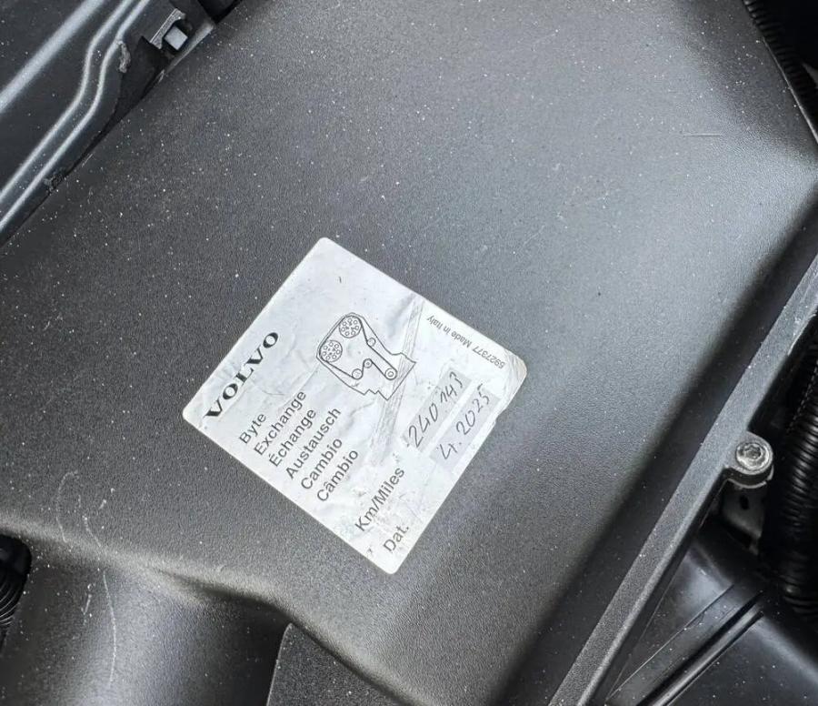 Black Volvo XC60 2011 in Jurmala, with an engine capacity of 2.40 L and mileage of 261 thousand km for 9995 €, photo 22 on AUTOMOTO.COM.LV