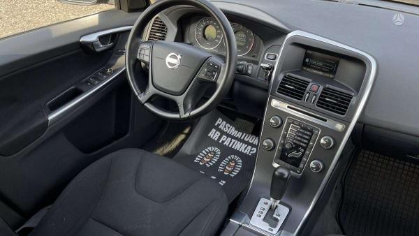Melns Volvo XC60 2011 Marijampole, ar dzinēja tilpumu 2.40 L un nobraukumu 284 tūkst. km par 8990 €, foto 2 vietnē AUTOMOTO.COM.LV