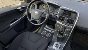 Black Volvo XC60 2011 in Marijampole, with an engine capacity of 2.40 L and mileage of 284 thousand km for 8990 €, photo 3 on AUTOMOTO.COM.LV