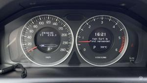 Black Volvo XC60 2011 in Marijampole, with an engine capacity of 2.40 L and mileage of 284 thousand km for 8990 €, photo 4 on AUTOMOTO.COM.LV