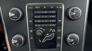 Black Volvo XC60 2011 in Marijampole, with an engine capacity of 2.40 L and mileage of 284 thousand km for 8990 €, photo 5 on AUTOMOTO.COM.LV