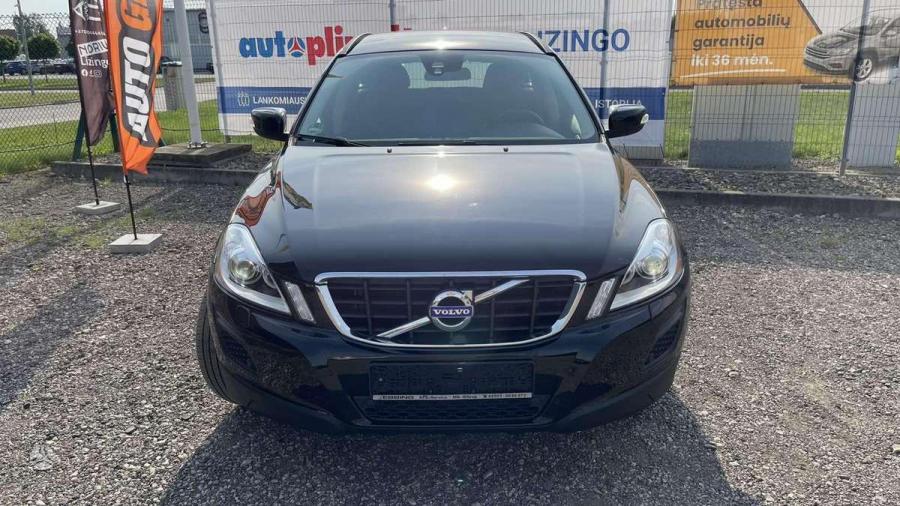 Black Volvo XC60 2011 in Marijampole, with an engine capacity of 2.40 L and mileage of 284 thousand km for 8990 €, photo 6 on AUTOMOTO.COM.LV