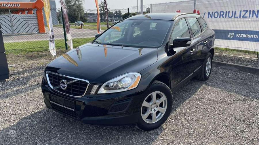 Black Volvo XC60 2011 in Marijampole, with an engine capacity of 2.40 L and mileage of 284 thousand km for 8990 €, photo 7 on AUTOMOTO.COM.LV