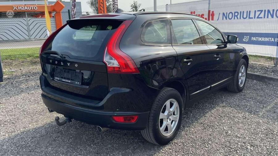 Black Volvo XC60 2011 in Marijampole, with an engine capacity of 2.40 L and mileage of 284 thousand km for 8990 €, photo 14 on AUTOMOTO.COM.LV