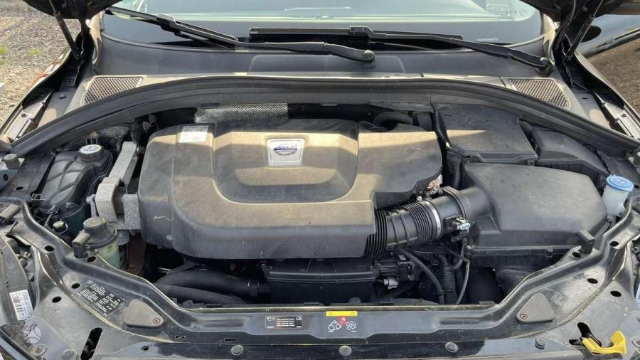Black Volvo XC60 2011 in Marijampole, with an engine capacity of 2.40 L and mileage of 284 thousand km for 8990 €, photo 17 on AUTOMOTO.COM.LV