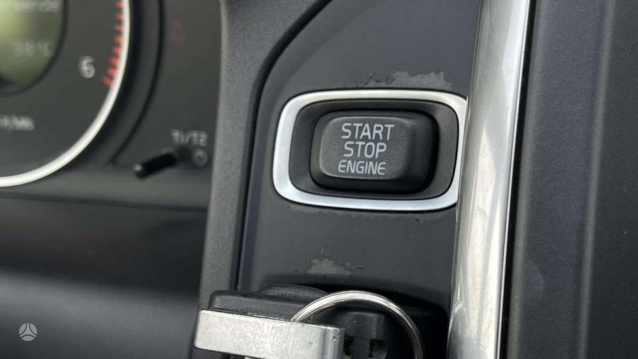 Black Volvo XC60 2011 in Marijampole, with an engine capacity of 2.40 L and mileage of 284 thousand km for 8990 €, photo 19 on AUTOMOTO.COM.LV