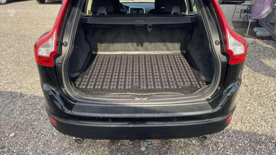 Black Volvo XC60 2011 in Marijampole, with an engine capacity of 2.40 L and mileage of 284 thousand km for 8990 €, photo 23 on AUTOMOTO.COM.LV