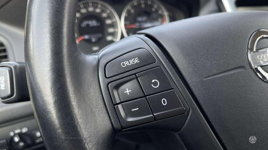 Black Volvo XC60 2011 in Marijampole, with an engine capacity of 2.40 L and mileage of 284 thousand km for 8990 €, photo 24 on AUTOMOTO.COM.LV