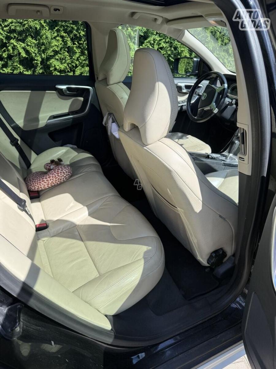 Melns Volvo XC60 2011 Kauņa, ar dzinēja tilpumu 2.40 L un nobraukumu 328 tūkst. km par 7300 €, foto 14 vietnē AUTOMOTO.COM.LV