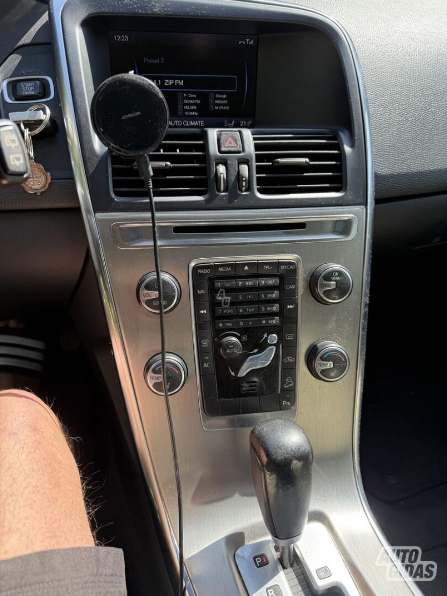 Melns Volvo XC60 2011 Kauņa, ar dzinēja tilpumu 2.40 L un nobraukumu 328 tūkst. km par 7300 €, foto 17 vietnē AUTOMOTO.COM.LV
