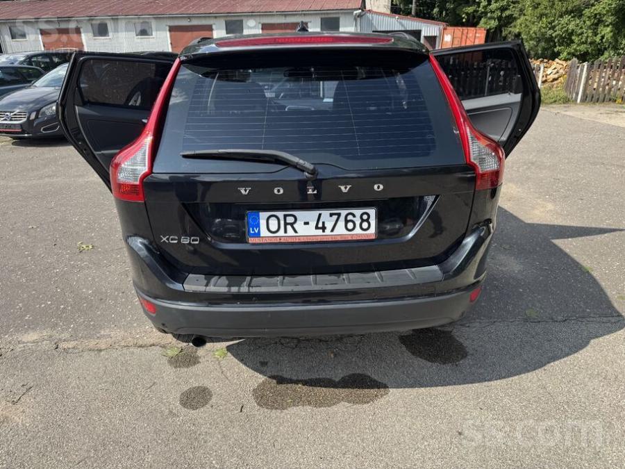 Black Volvo XC60 2011 in Riga, with an engine capacity of 2.00 L and mileage of 207 thousand km for 8750 €, photo 4 on AUTOMOTO.COM.LV