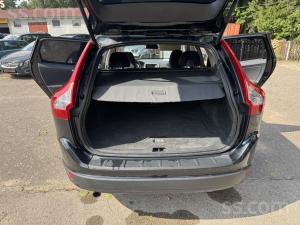 Black Volvo XC60 2011 in Riga, with an engine capacity of 2.00 L and mileage of 207 thousand km for 8750 €, photo 5 on AUTOMOTO.COM.LV