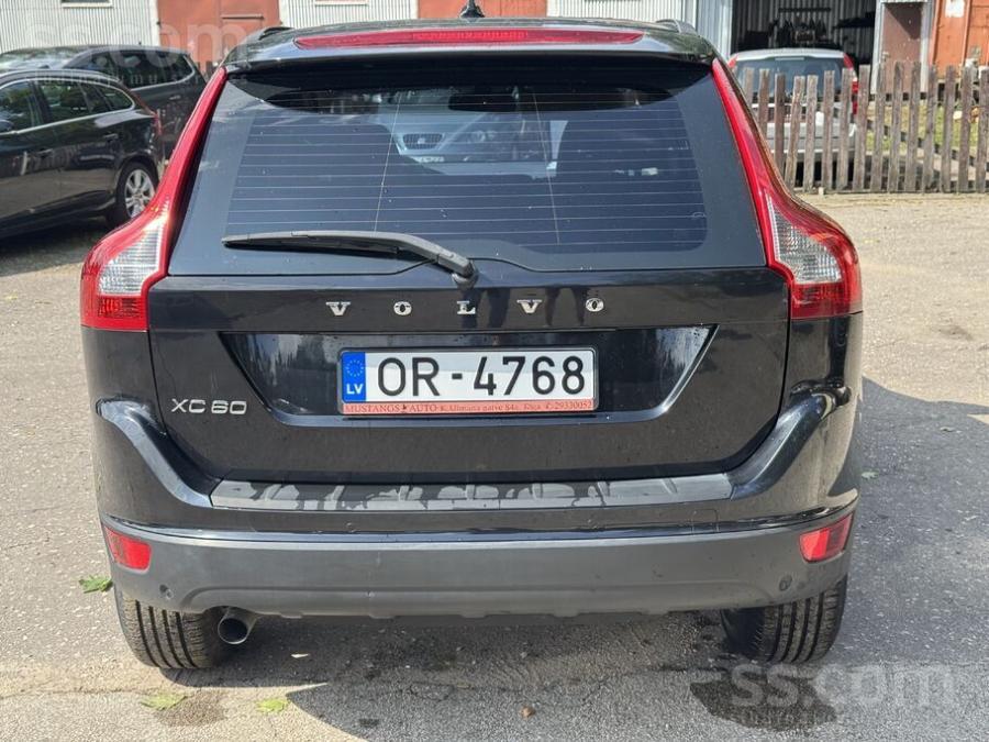 Black Volvo XC60 2011 in Riga, with an engine capacity of 2.00 L and mileage of 207 thousand km for 8750 €, photo 6 on AUTOMOTO.COM.LV
