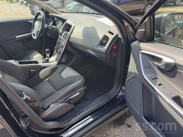 Melns Volvo XC60 2011 Rīga, ar dzinēja tilpumu 2.00 L un nobraukumu 207 tūkst. km par 8750 €, foto 9 vietnē AUTOMOTO.COM.LV