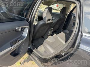 Black Volvo XC60 2011 in Riga, with an engine capacity of 2.00 L and mileage of 207 thousand km for 8750 €, photo 13 on AUTOMOTO.COM.LV