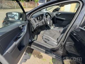 Black Volvo XC60 2011 in Riga, with an engine capacity of 2.00 L and mileage of 207 thousand km for 8750 €, photo 14 on AUTOMOTO.COM.LV
