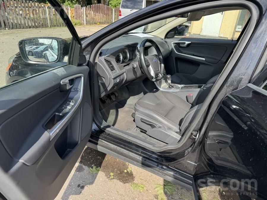 Black Volvo XC60 2011 in Riga, with an engine capacity of 2.00 L and mileage of 207 thousand km for 8750 €, photo 14 on AUTOMOTO.COM.LV