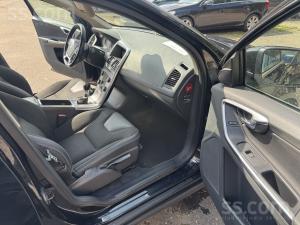 Black Volvo XC60 2011 in Riga, with an engine capacity of 2.00 L and mileage of 207 thousand km for 8750 €, photo 16 on AUTOMOTO.COM.LV