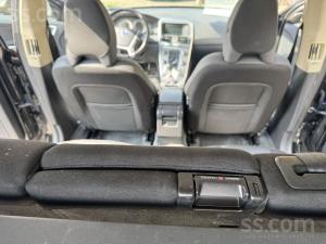Black Volvo XC60 2011 in Riga, with an engine capacity of 2.00 L and mileage of 207 thousand km for 8750 €, photo 17 on AUTOMOTO.COM.LV