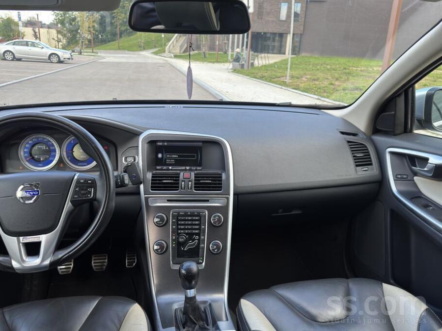 Melns Volvo XC60 2011 Rēzekne, ar dzinēja tilpumu 2.00 L un nobraukumu 278 tūkst. km par 10300 €, foto 13 vietnē AUTOMOTO.COM.LV