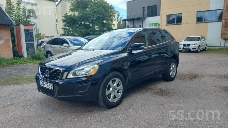 Melns Volvo XC60 2011 Daugavpils, ar dzinēja tilpumu 2.40 L un nobraukumu 0 tūkst. km par 8650 €, foto 1 vietnē AUTOMOTO.COM.LV