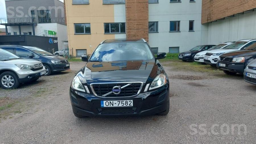 Melns Volvo XC60 2011 Daugavpils, ar dzinēja tilpumu 2.40 L un nobraukumu 0 tūkst. km par 8650 €, foto 3 vietnē AUTOMOTO.COM.LV