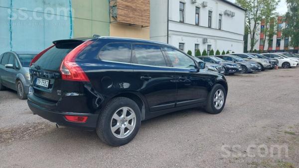 Black Volvo XC60 2011 in Daugavpils, with an engine capacity of 2.40 L and mileage of 0 thousand km for 8650 €, photo 6 on AUTOMOTO.COM.LV
