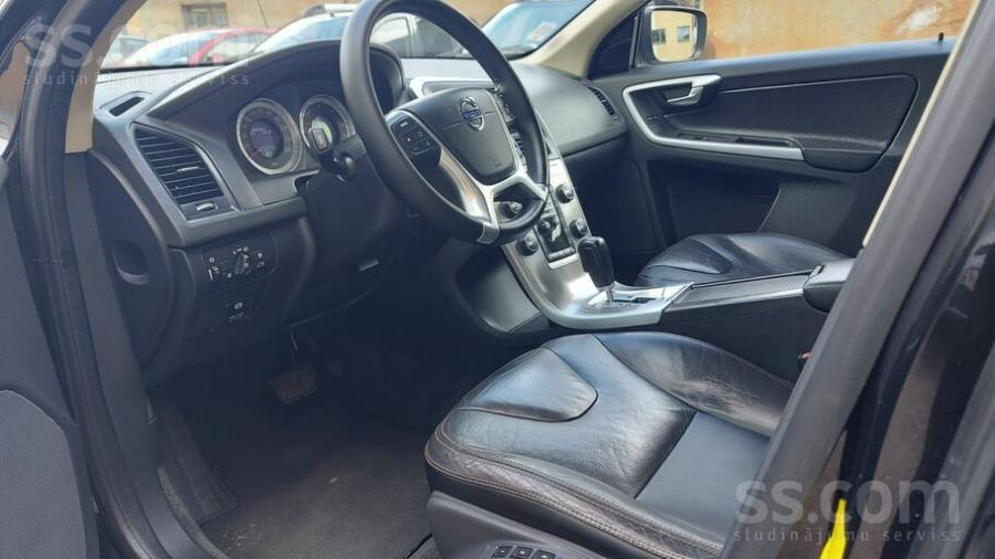 Melns Volvo XC60 2011 Daugavpils, ar dzinēja tilpumu 2.40 L un nobraukumu 0 tūkst. km par 8650 €, foto 13 vietnē AUTOMOTO.COM.LV