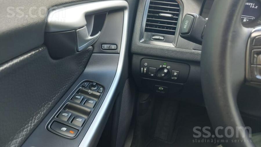 Melns Volvo XC60 2011 Daugavpils, ar dzinēja tilpumu 2.40 L un nobraukumu 0 tūkst. km par 8650 €, foto 15 vietnē AUTOMOTO.COM.LV