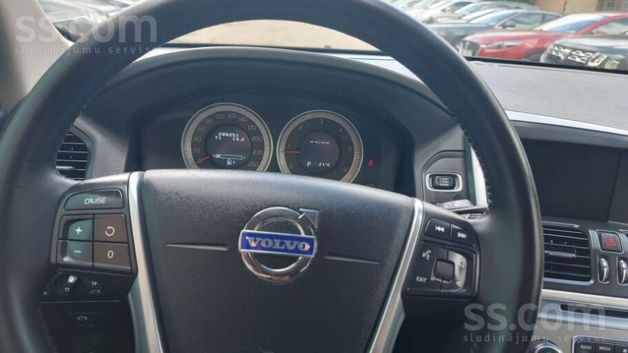 Melns Volvo XC60 2011 Daugavpils, ar dzinēja tilpumu 2.40 L un nobraukumu 0 tūkst. km par 8650 €, foto 17 vietnē AUTOMOTO.COM.LV