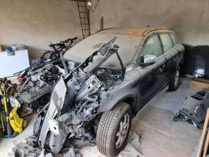 Black Volvo XC60 2011 in Panevezys, with an engine capacity of 2.40 L and mileage of 45 thousand km for 2500 €, photo 3 on AUTOMOTO.COM.LV