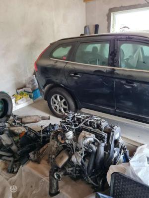 Black Volvo XC60 2011 in Panevezys, with an engine capacity of 2.40 L and mileage of 45 thousand km for 2500 €, photo 6 on AUTOMOTO.COM.LV