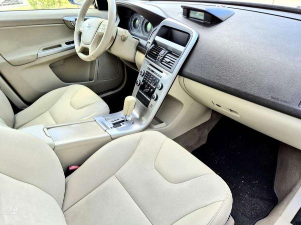 Black Volvo XC60 2011 in Siauliai, with an engine capacity of 3.20 L and mileage of 195 thousand km for 6500 €, photo 11 on AUTOMOTO.COM.LV